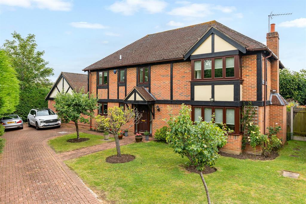 Osborne Gardens, Potters Bar 4 bed detached house - £1,250,000