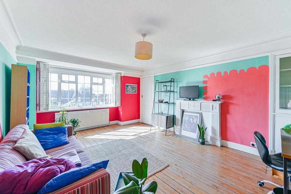 Babington Court, Streatham, London, SW16 1 bed flat - £2,250 pcm (£519 pw)