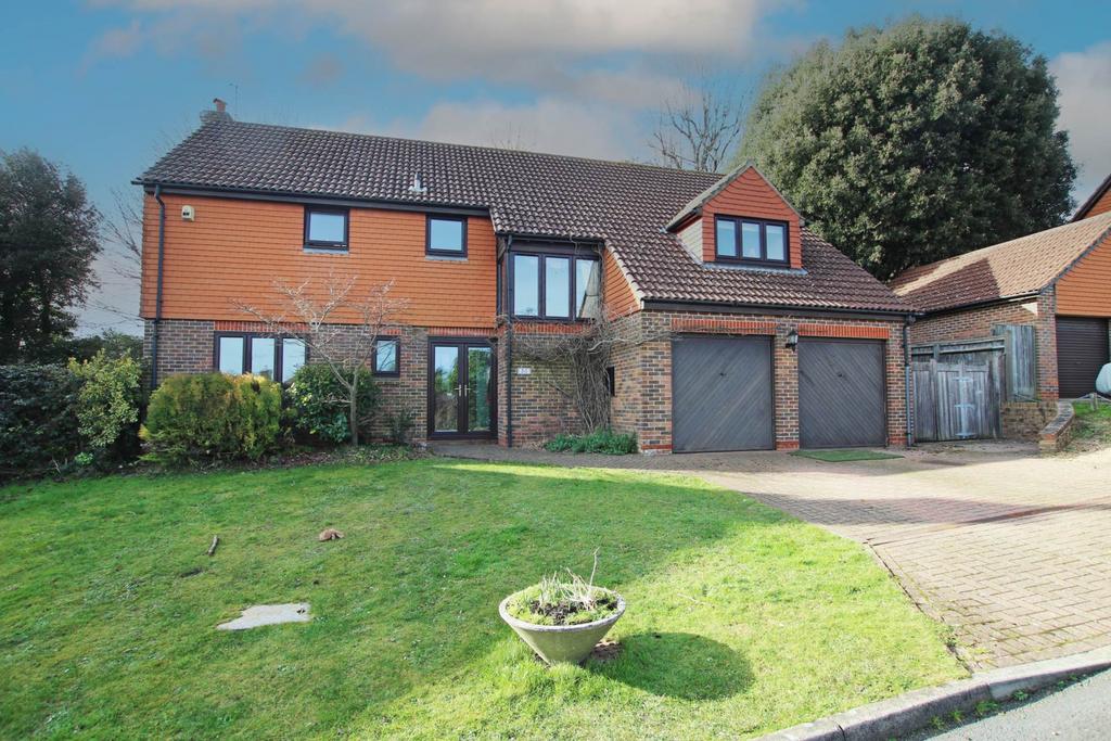 Saffrons Park, Eastbourne, BN20 7UX 4 bed detached house - £895,000
