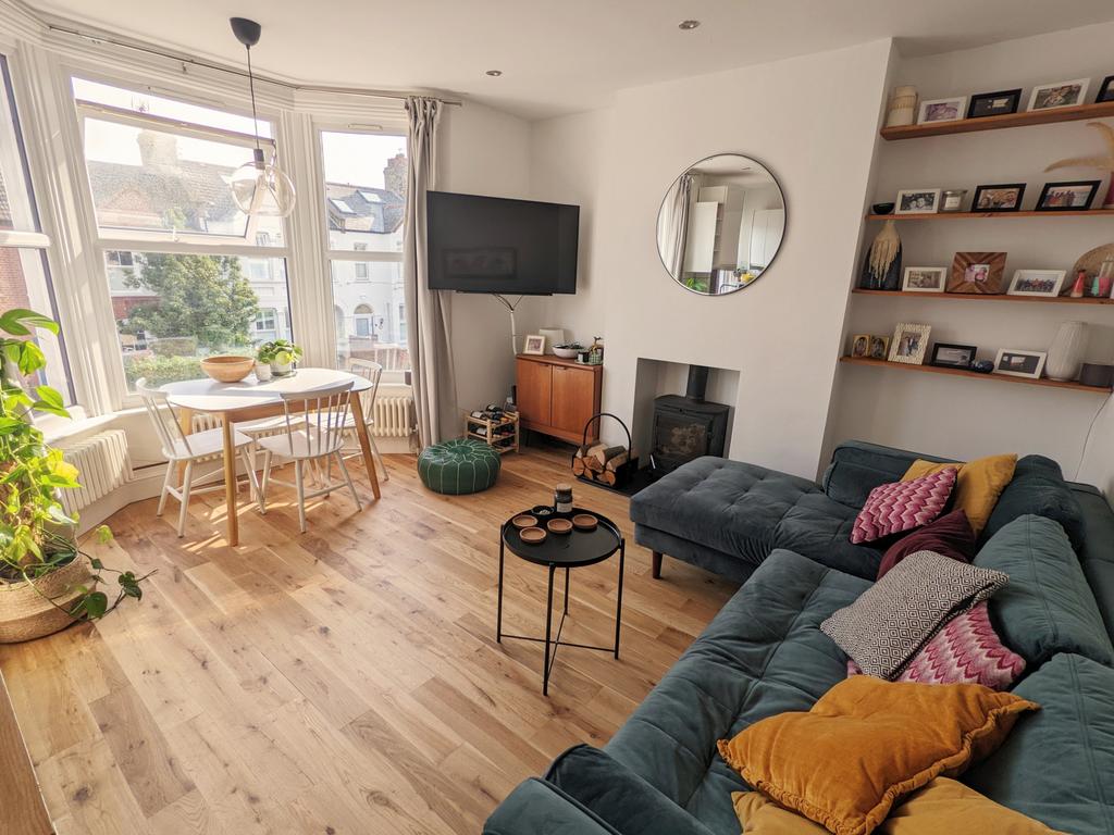 Heathwood Gardens, Charlton, SE7 2 bed flat for sale - £390,000