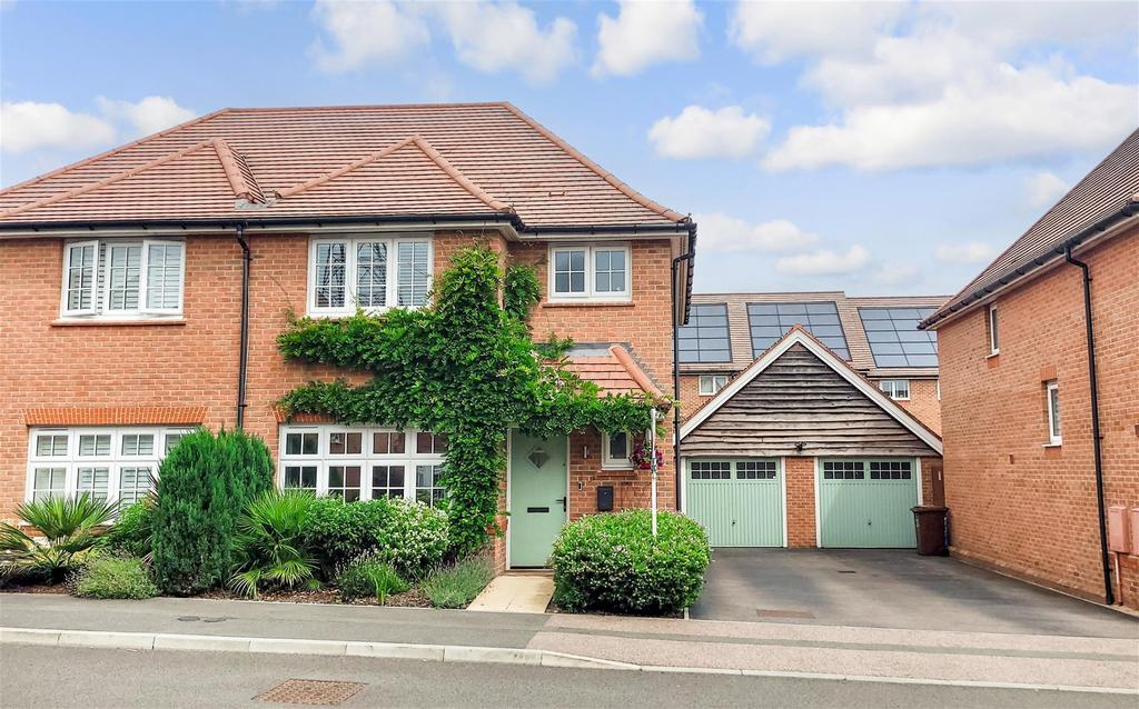 Clay Place, Halling, Rochester, Kent 3 bed semi-detached house - £450,000