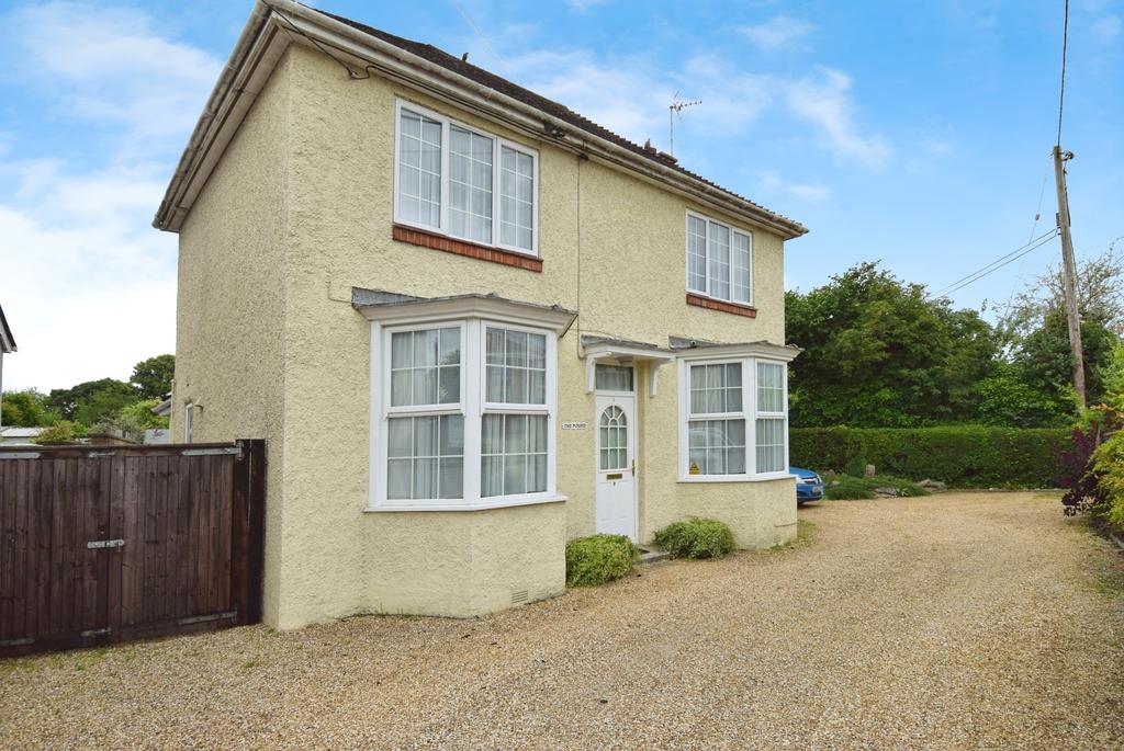 Salisbury Road, Amesbury, SP4 7HH 3 bed detached house for sale - £425,000