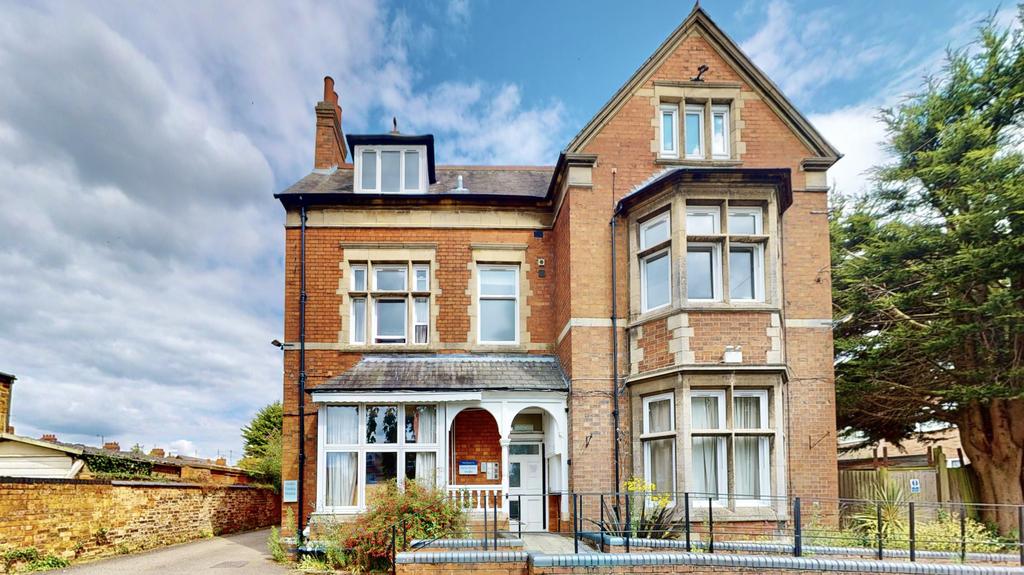 Rockingham Road, Northamptonshire, NN16 Guest house - £1,250,000