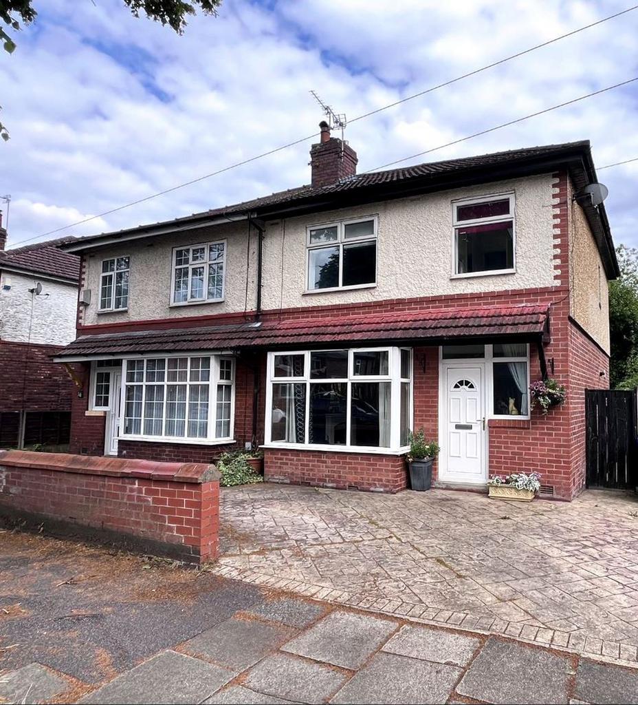 Bury Road, Manchester M26 3 bed semi-detached house - £240,000