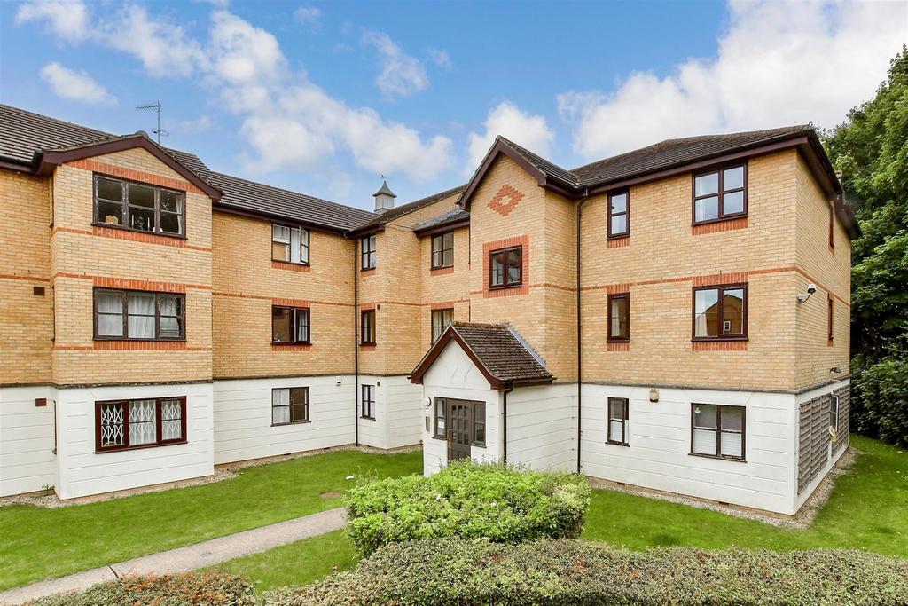 Mullards Close, Mitcham, Surrey 2 bed flat - £290,000