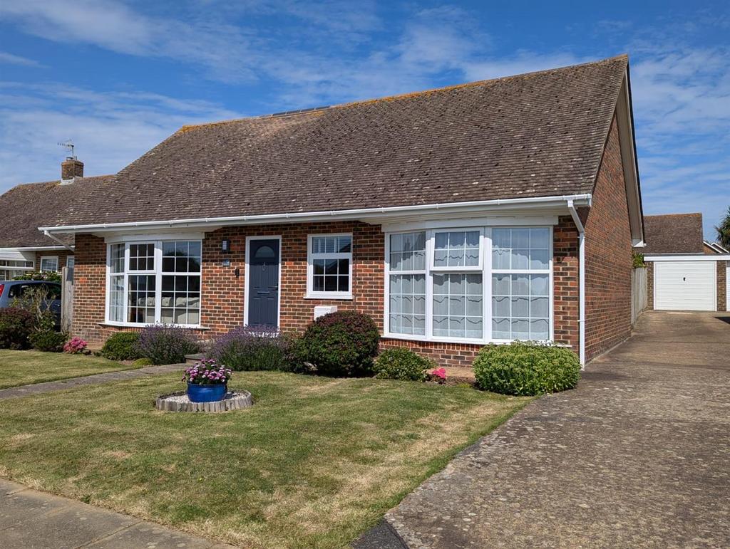 Fairways Close, Seaford 3 bed detached bungalow - £575,000