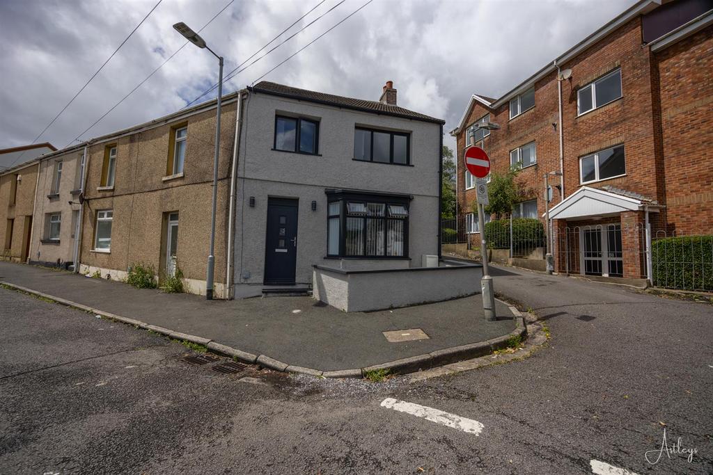 Mysydd Road, Landore, Swansea 3 bed end of terrace house - £140,000