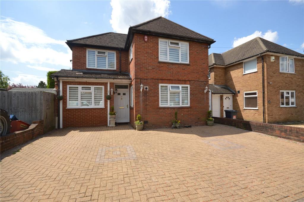Marston Gardens, Luton, Bedfordshire... 4 bed detached house - £575,000