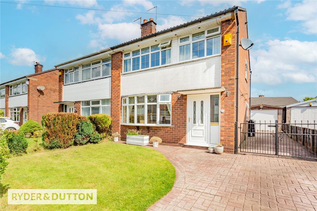 Ashley Close, Castleton, Rochdale... 3 bed semi-detached house - £220,000