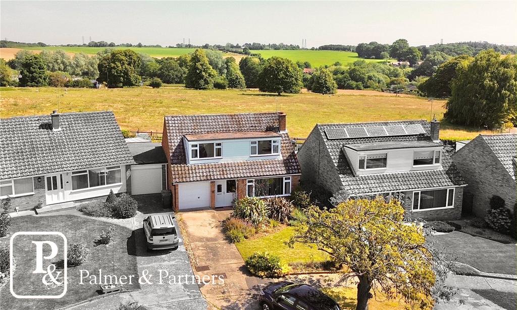 Charlottes, Washbrook, Ipswich... 4 bed link detached house - £400,000