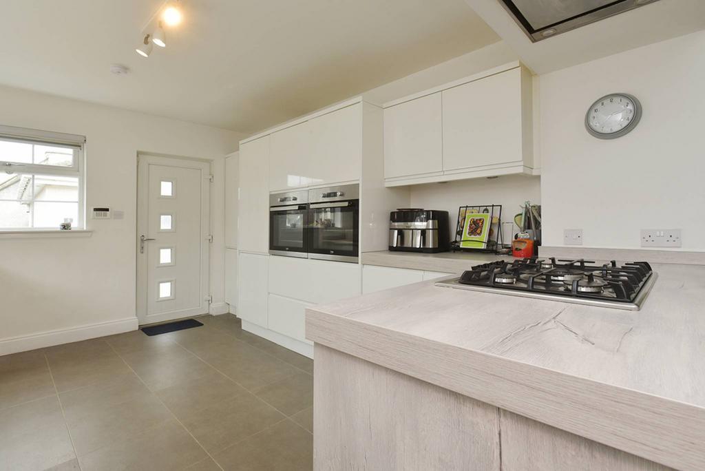 7 Thistle Street, Dunfermline, KY12 0JA 3 bed end of terrace house - £ ...