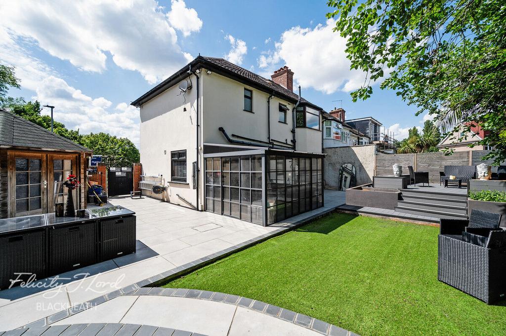 Moordown, London, SE18 4 bed semi-detached house - £780,000