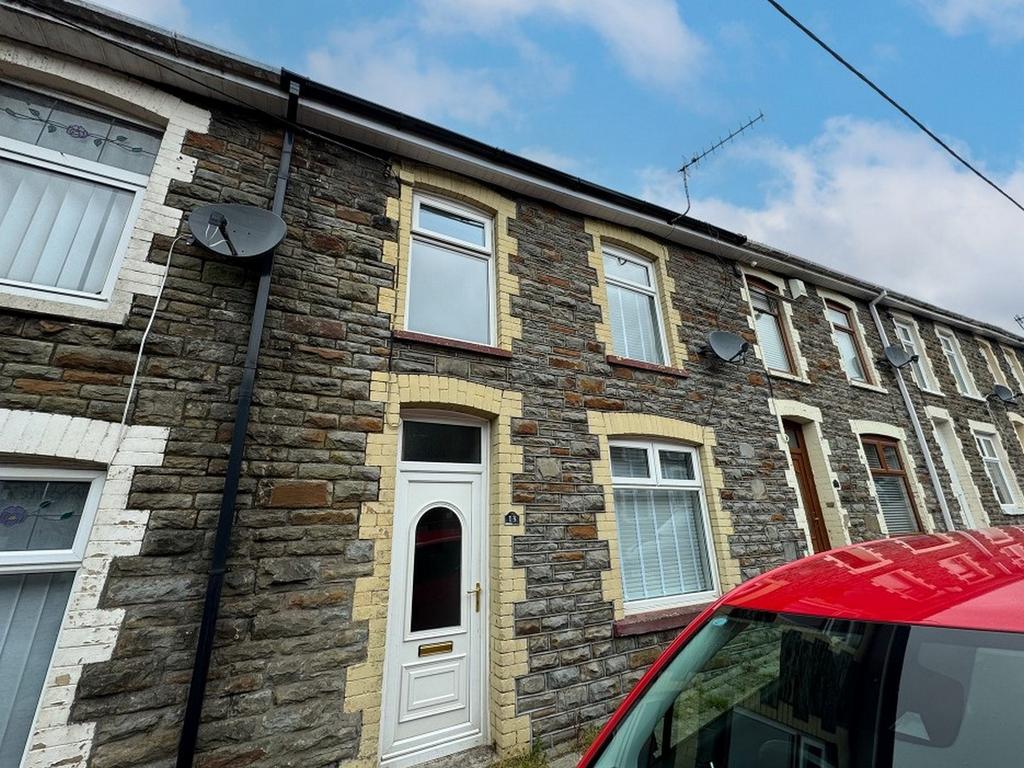 Abercerdin Road Gilfach Goch -... 3 bed terraced house - £725 pcm (£167 pw)