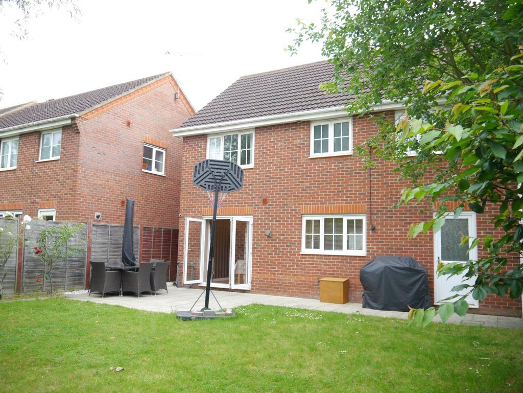 Cornflower Way, Hatfield 4 bed detached house - £2,400 pcm (£554 pw)
