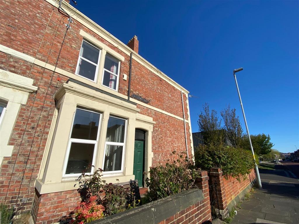 Alexandra Road, Shipcote, Gateshead 3 bed end of terrace house - £750 ...
