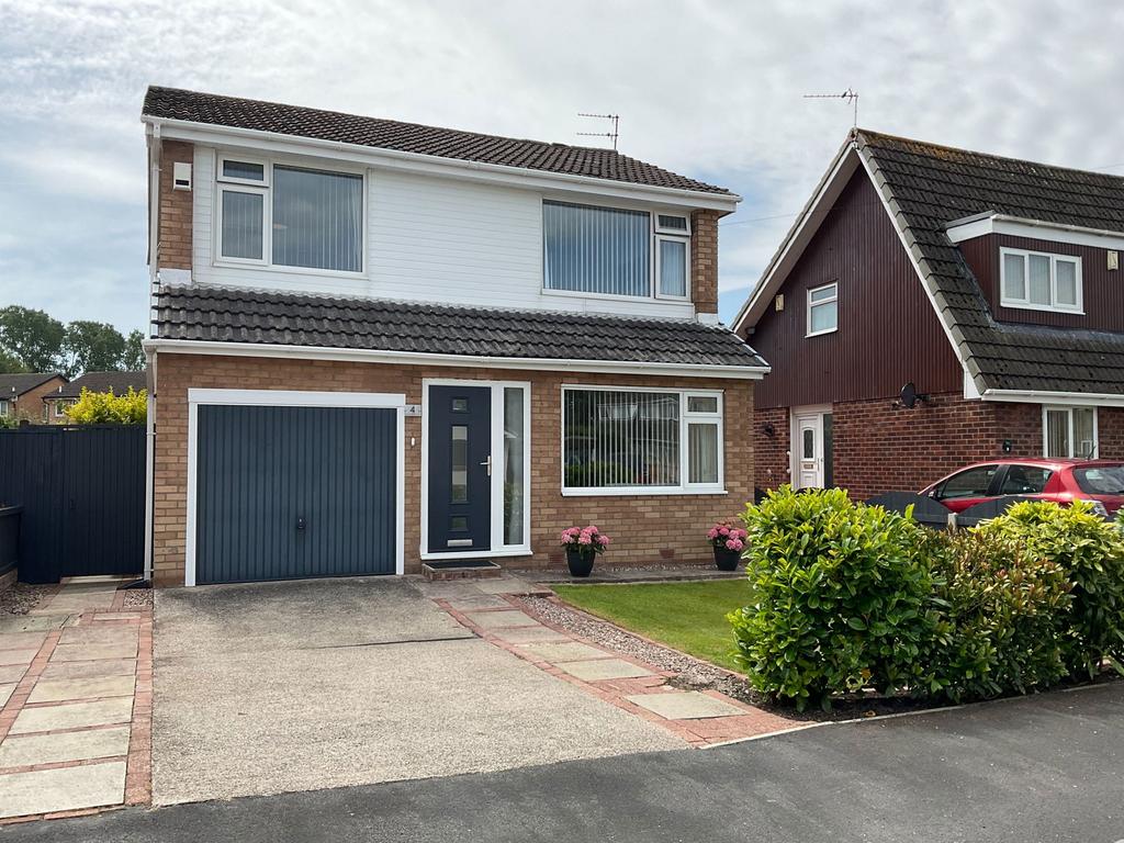 Fleetwood Crescent, Southport PR9 3 bed detached house - £235,000