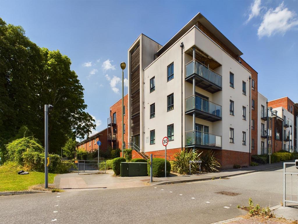 Sinclair Drive, Town Centre... 2 bed flat for sale - £205,000