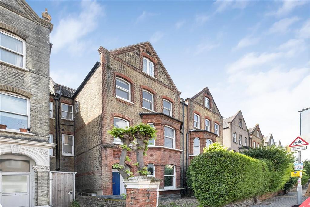Malwood Road, SW12 2 bed flat - £750,000