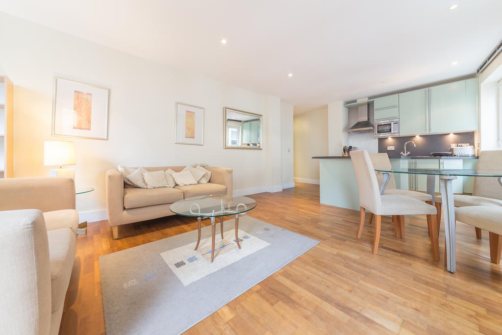 Pepys Street, London EC3N 2 bed apartment - £3,000 pcm (£692 pw)