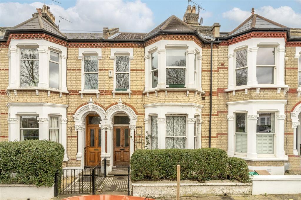 Holmewood Gardens, Brixton Hill SW2 3 bed apartment - £500,000