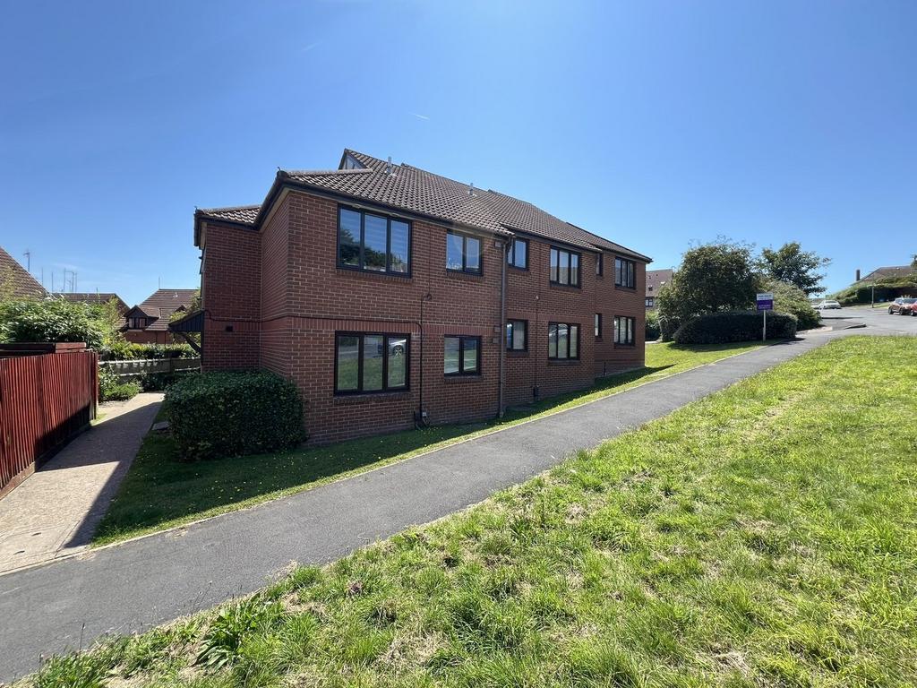 1 Sixpenny Close, Poole, BH12 2 bed ground floor flat - £190,000