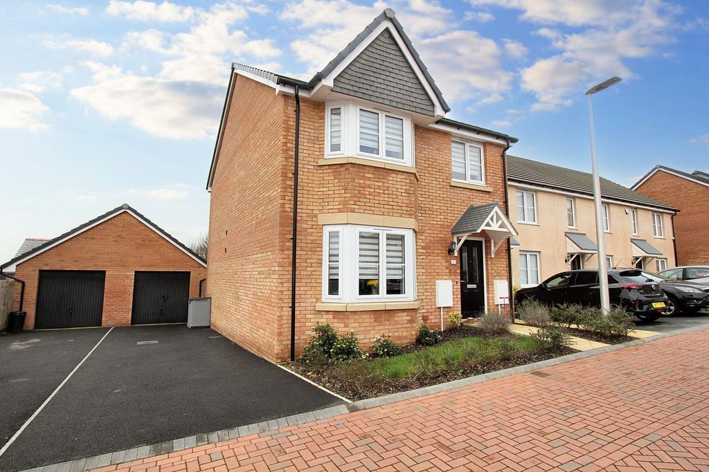 Railway Road, Rhoose, CF62 4 bed detached house - £360,000