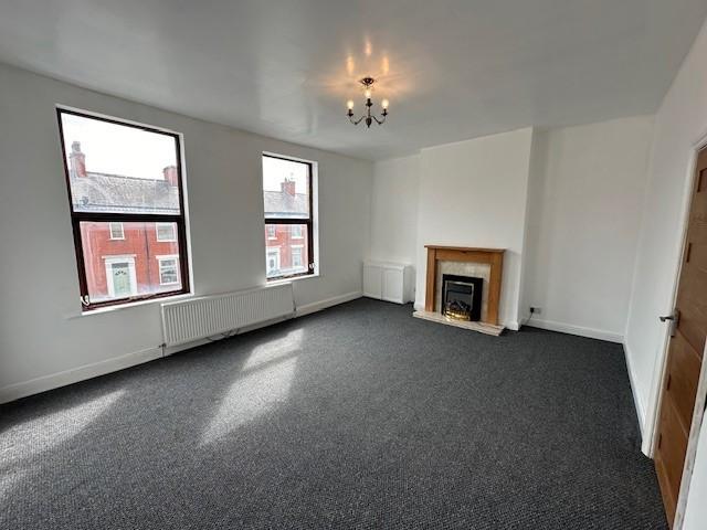 Station Road, Wesham, Lancashire, PR4 2 bed flat to rent - £695 pcm (£ ...