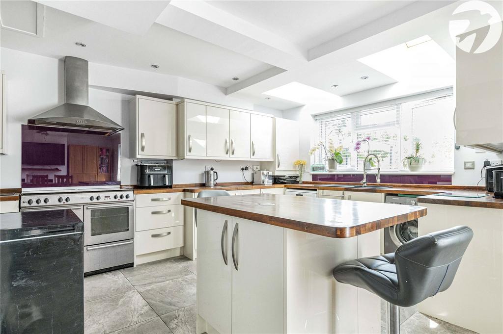 Carrington Road, Dartford, Kent, DA1 3 bed semi-detached house - £500,000