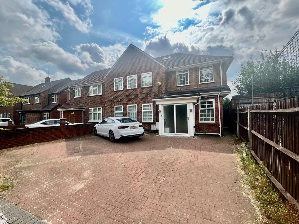 Joel Street, Pinner HA5 1 bed apartment - £1,175 pcm (£271 pw)