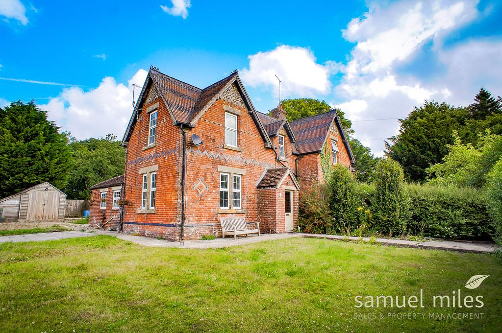 Wadborough Cottages, Wiltshire SN4 3 bed cottage - £1,500 pcm (£346 pw)