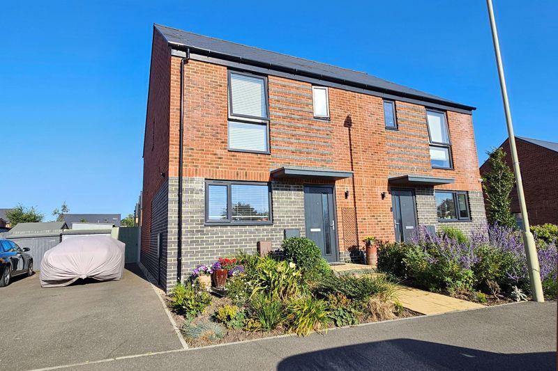 Vengeance Road, Lee-On-The-Solent, PO13 3 bed semi-detached house for ...