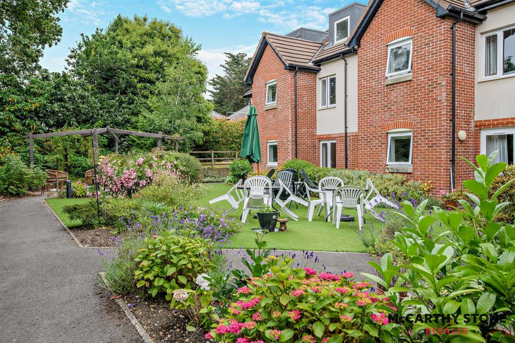 Cherret Court, Ferndown, Dorset 1 bed apartment for sale - £79,950