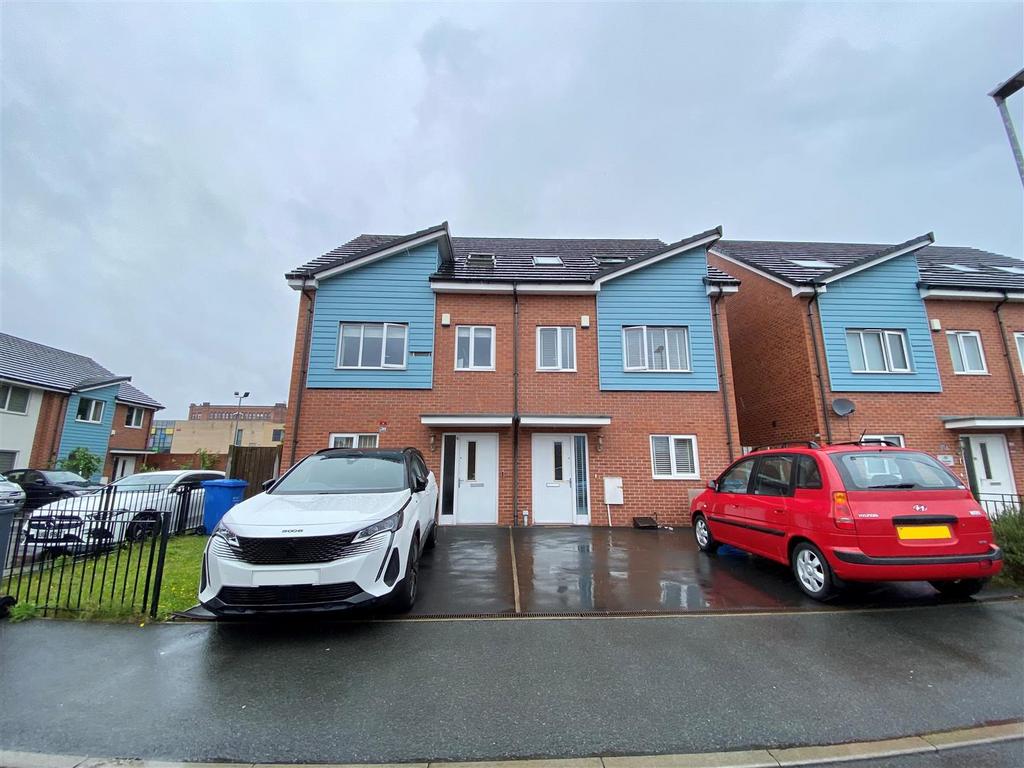 Carmody Close, Manchester 4 bed house - £360,000