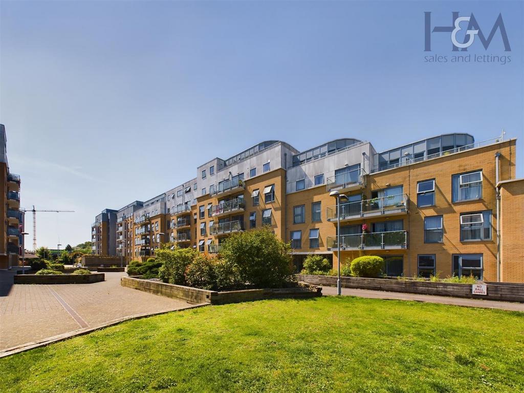 Monument Court, Woolners Way... 2 bed apartment - £200,000