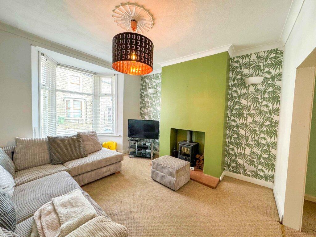 Hindle Street, Stacksteads, Bacup 3 bed terraced house - £143,000