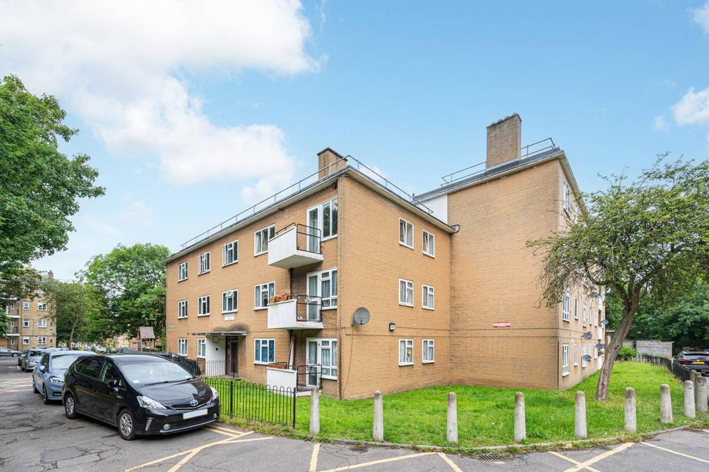 Earlswood House, Streatham, London, SW2 2 bed flat - £350,000