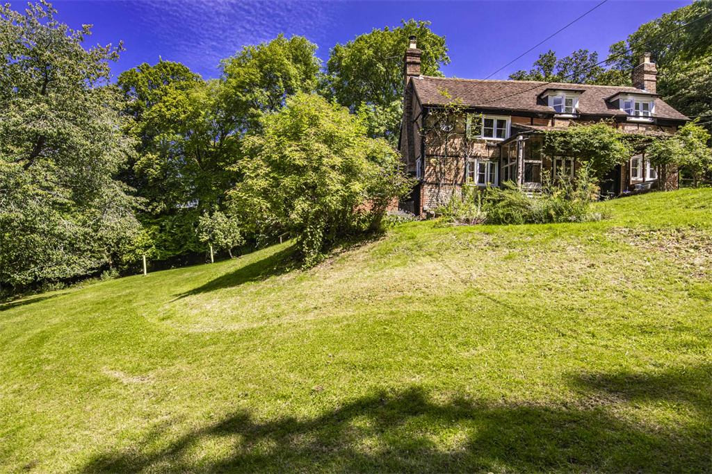 Burdens, Ipsden, OX10 3 bed detached house - £2,200 pcm (£508 pw)