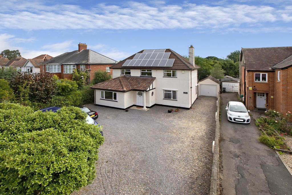 Shoreditch Road, Taunton TA1 3 bed detached house - £500,000