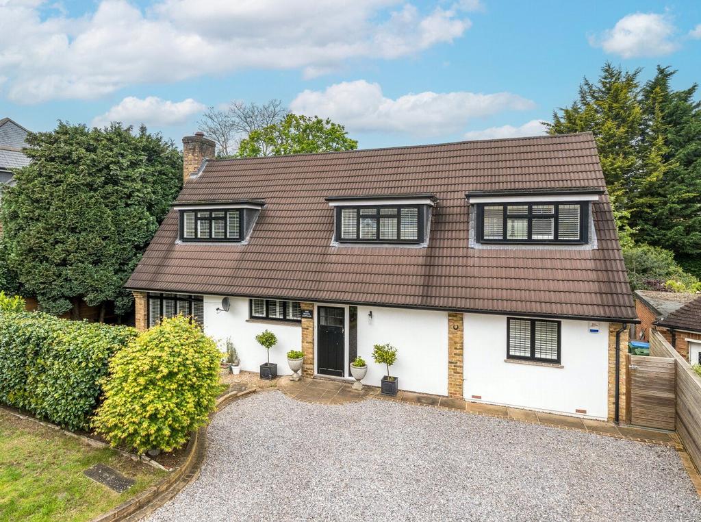 Caenshill Road, Weybridge, KT13 4 bed detached house - £1,450,000