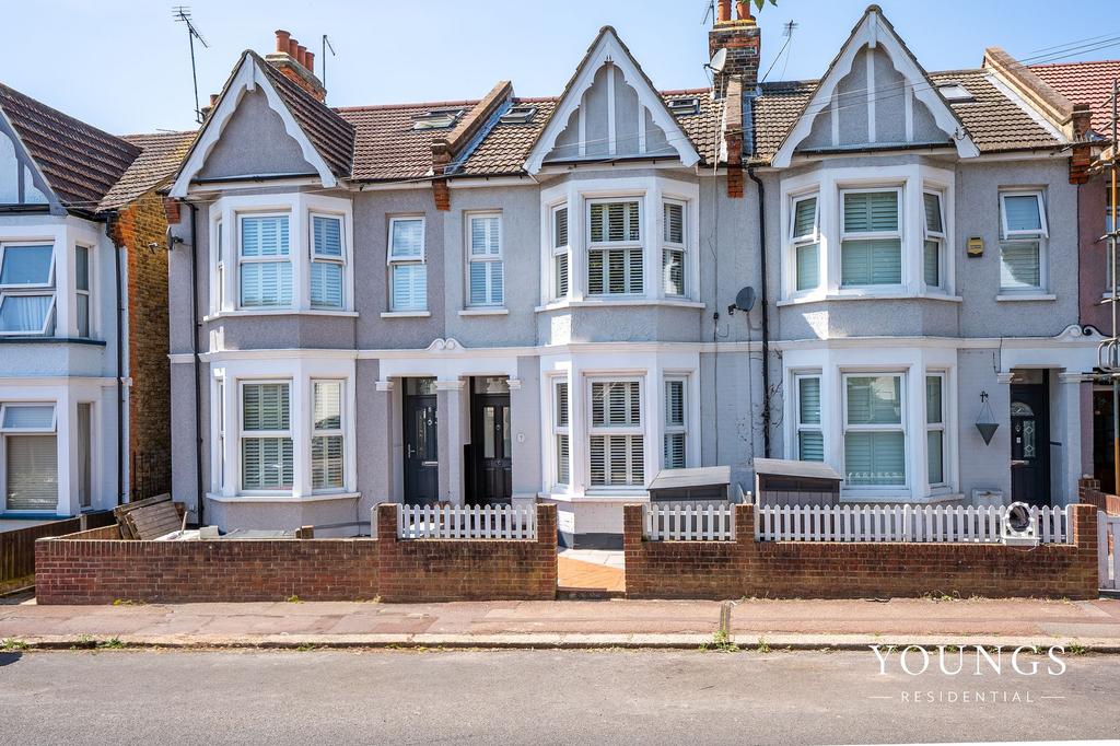 Cranleigh Drive, Leigh-On-Sea, SS9 4 bed terraced house - £585,000