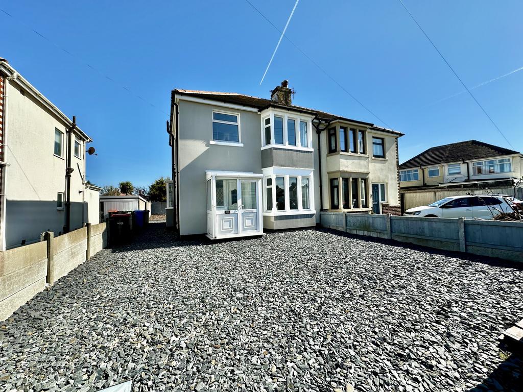 Cleveleys Avenue, Cleveleys FY5 3 bed semi-detached house - £185,000