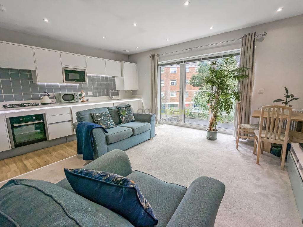 Heronsgate Court, 3 The Avenue, CR0 5BW 2 bed apartment - £342,500