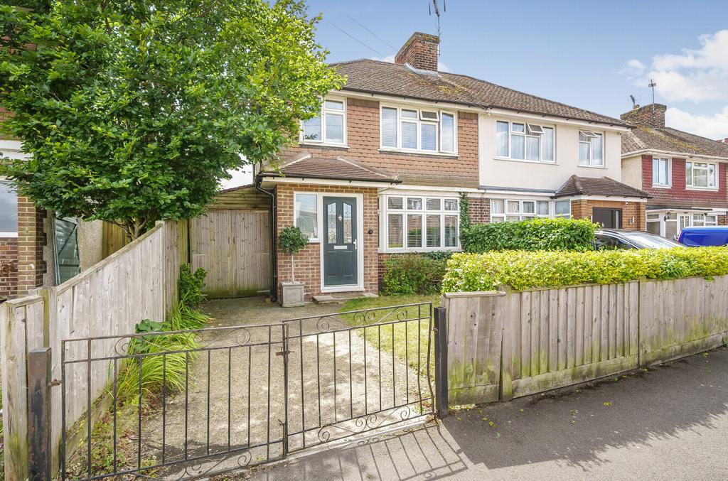 Rydens Way, Woking GU22 3 bed semi-detached house - £500,000