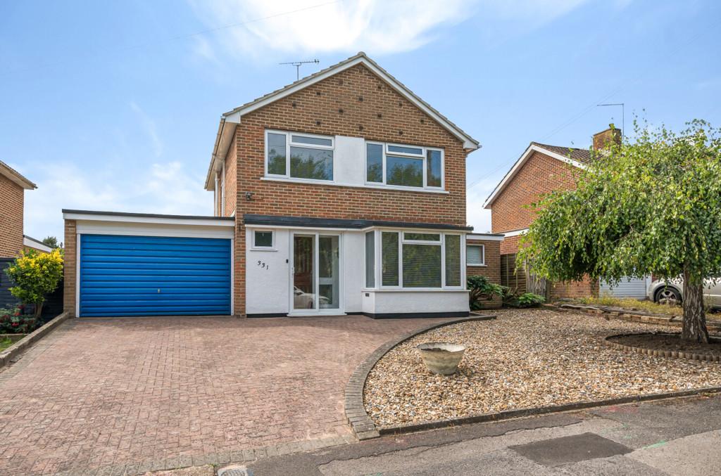 Maidenhead Road, Windsor, Berkshire 3 bed detached house - £750,000