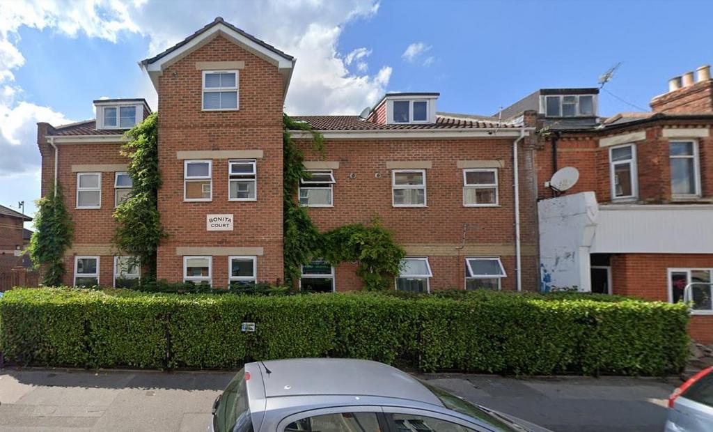 69a Palmerston Road, Bournemouth 2 bed flat - £1,100 pcm (£254 pw)