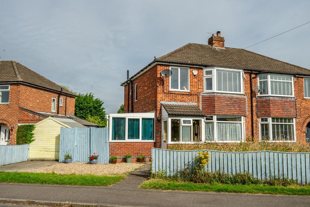 Howard Drive, Rawcliffe, York 3 bed semi-detached house - £300,000