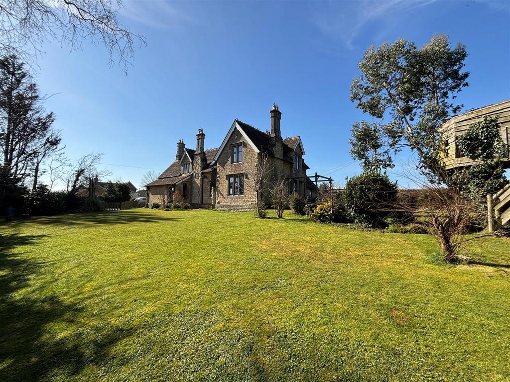Manston, Sturminster Newton 4 bed detached house for sale - £735,000
