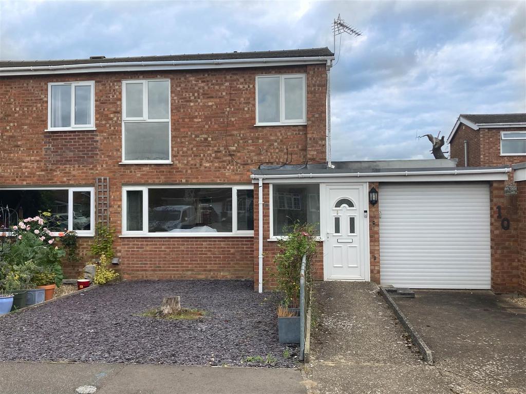 Robins Close, Ely CB6 4 bed semi-detached house for sale - £360,000