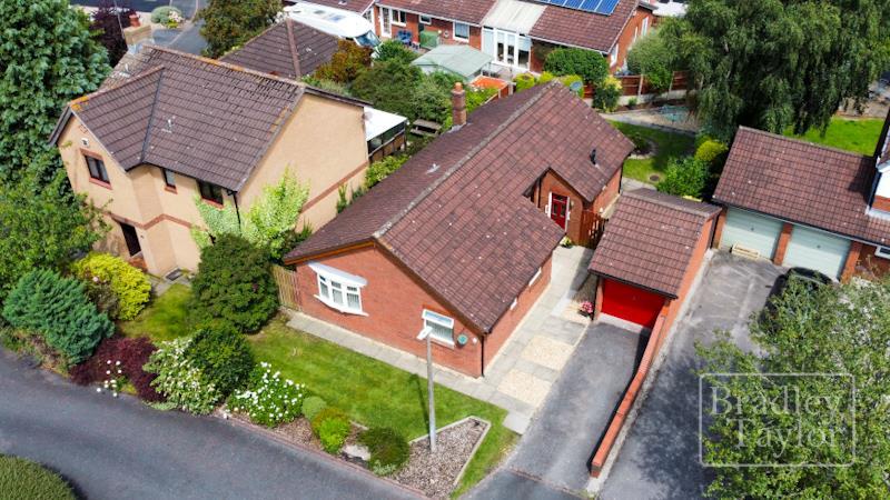 Freshfields, Lea PR2 3 bed detached bungalow for sale - £220,000