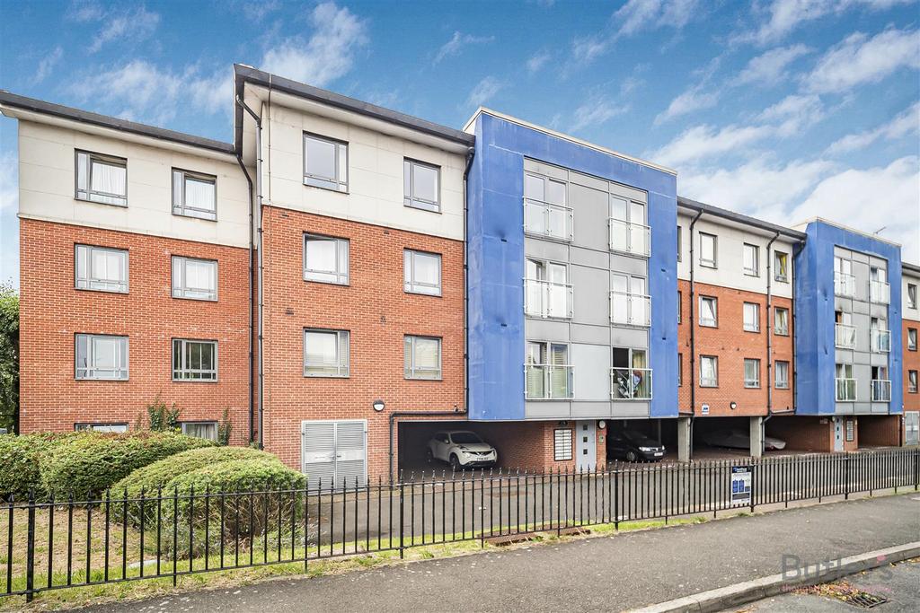 Cleeve Way, Sutton 2 bed flat - £1,600 pcm (£369 pw)